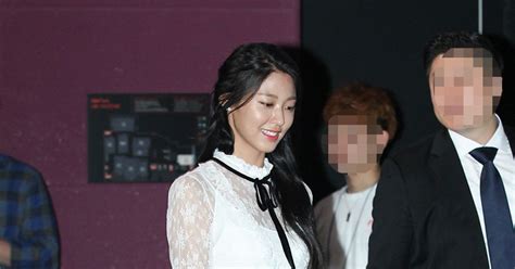 포토엔hd 설현 모두의 시선을 빼앗는 순백의 자태로 등장