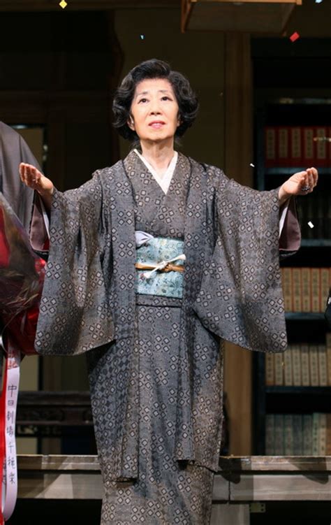 朝日新聞デジタル放浪記の公演後声援に応える森光子さん2008年12月名古屋市の中日劇場遠藤啓生撮影 追悼森光子さん21