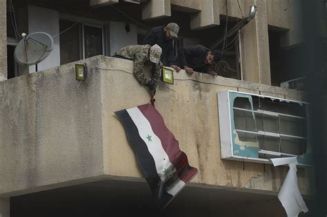Siria Le Foto Dei Festeggiamenti A Damasco Per La Caduta Del Regime Di