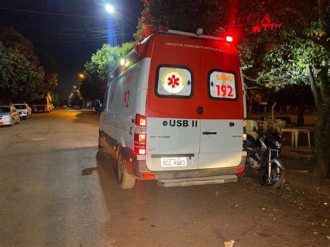 Homem empina moto perde controle e colide contra árvore em Tangará