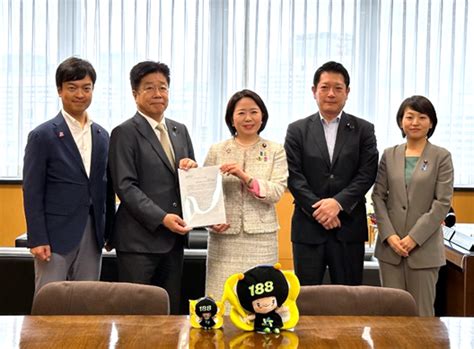 2024年5月28日 自民党「地域の居場所を通じて社会の未来を考える議員連盟」から食品ロス削減・食品寄附促進に関する提言手交