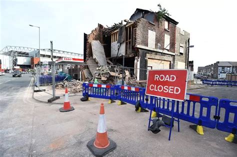 Shop Front Pulled Down As Cctv Emerges Of Building Collapse Yahoo News Uk