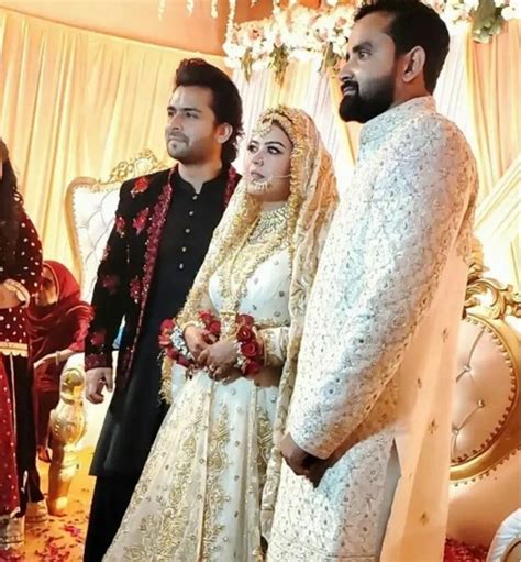 दुल्हन बनीं शोएब दीपिका की लाडलीफूलों की चादर के नीचे बड़ा सा घूंघट