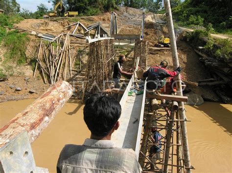 JEMBATAN ANTARA Foto