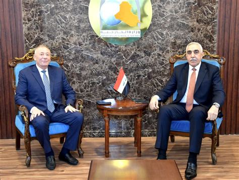 وكيل الوزارة للشؤون الإدارية والفنية يلتقي السفير الأردني لدى العراق