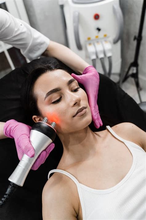 Thermal Or Radio Frequency Hardware RF Lifting For Smoothing Wrinkles