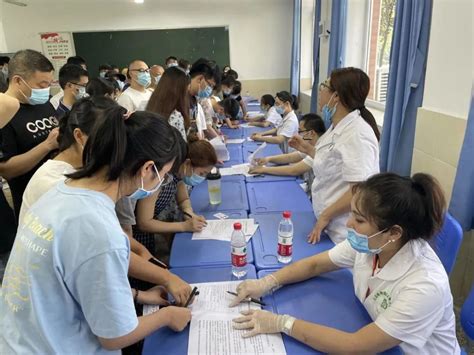 积极预防新冠！我市15—17周岁学生集中接种疫苗腾讯新闻