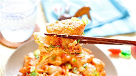 切って炒めるだけ！コスパ抜群で高タンパクな「鶏むね肉の鶏キムチ」の作り方 筋肉料理研究家ryotaのレシピブログ