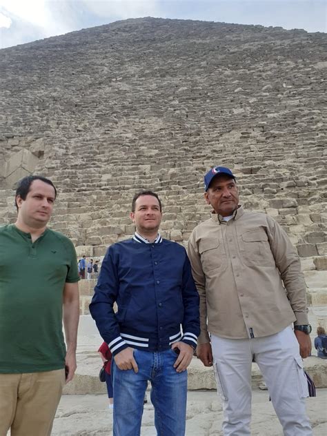 وزير السياحة ببيرو يزور الأهرامات صور بوابة الأهرام