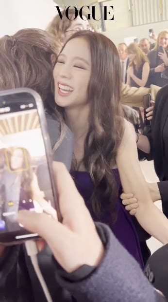 จีซู อาโป คิมเบอร์ลี่ เฉิดฉายโดดเด่น ชมแฟชั่นโชว์ Dior ที่ปารีส