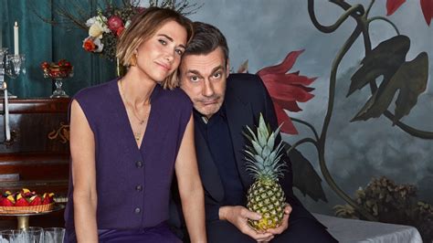 Kristen Wiig Jon Hamm On Hosting Snl Bridesmaids Sex Scene