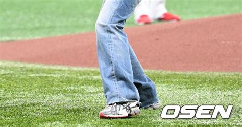 사진 권진아시구 합니다 조선비즈