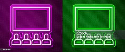 보라색과 녹색 배경에 고립 된 화면 아이콘과 빛나는 네온 라인 시네마 강당 벡터 일러스트레이션 Premiere에 대한 스톡 벡터 아트 및 기타 이미지 Istock
