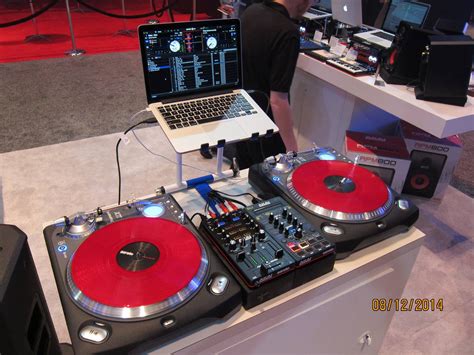 Akai Pro AFX And AMX DJ Setup Dj Musik Musik Dj
