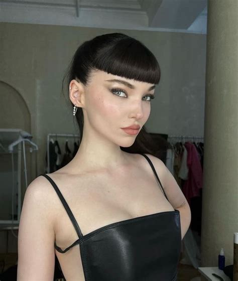 Pin By Linkyz On Быстрое сохранение In 2024 Dove Cameron Celebrity