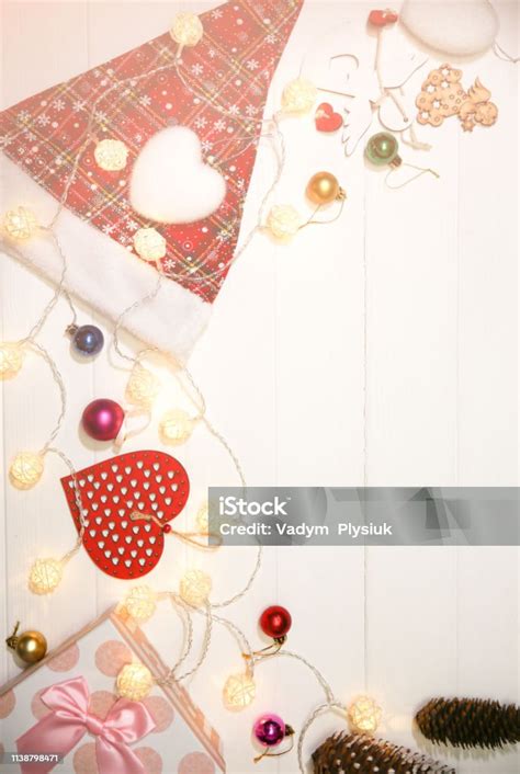 아름 다운 크리스마스 조명과 갈 랜드 장식 새 해 축제 배경입니다 겨울 방학의 선물 기프트 인사 엽서 12월에 대한 스톡 사진 및 기타 이미지 Istock