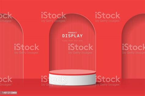 흰색 빨간색 3d 실린더 연단 받침대는 세 개의 아치 문 배경 앞에 현실적으로 배치됩니다 모형 또는 제품 프레젠테이션 쇼케이스를