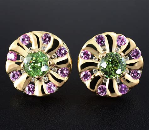 Серьги с демантоидами гранатами, розовыми сапфирами и бриллиантами ...