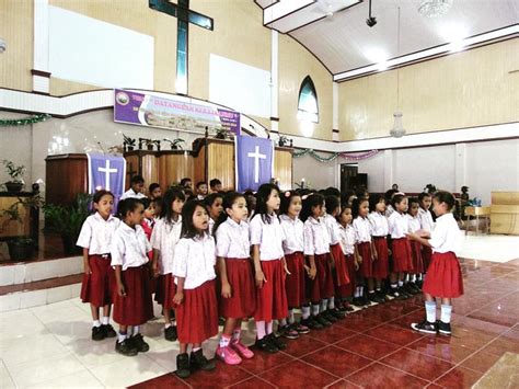 Keluarga Besar Yayasan Pendidikan Kristen Kabupaten Nabire Gelar Ibadah