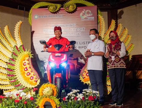 Gubernur Bali Wayan Koster Ajak Pegawai Bpd Bali Gunakan Kendaraan