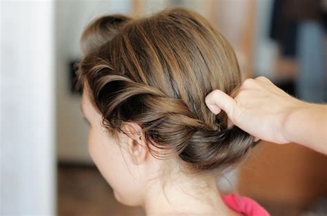 梅雨の時期も怖くない！くせ毛を活かした簡単アレンジ8選｜美容・化粧品情報はアットコスメ