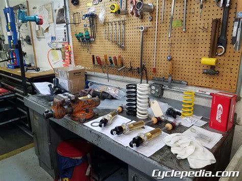 Dr650 Shock Rebuild With Cogent Dynamics Cyclepedia Press Llc