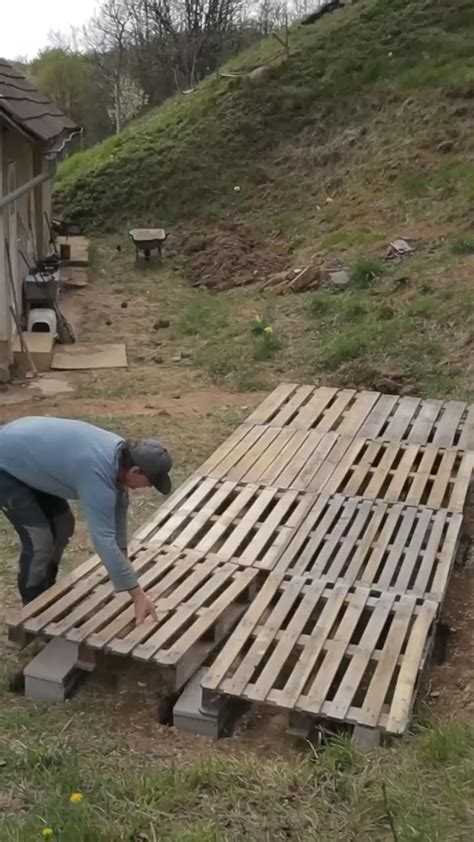 Pallet Cabin From Start To Finish In 10 Minutes Pallet House Pallet