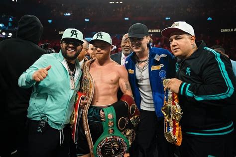 VIDEO Peso Pluma tuvo un mejor lugar para la pelea del Canelo Álvarez