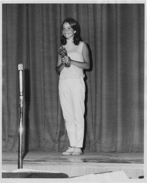 8 Hot Sexy Melanie Chartoff Bikini Pics