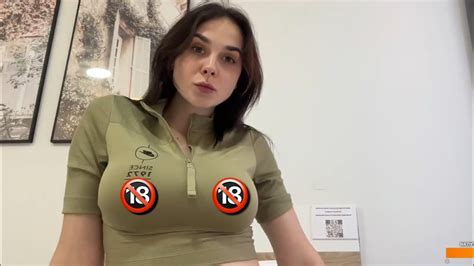 ДИРУБЕНС СПАЛИЛА СОСКИ 🥵 ГОРЯЧАЯ СТРИМЕРША БЕЗ ЛИФЧИКА ПРЯМО НА