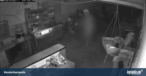 Aksi Maling Pakai Celana Dalam Di Tanjungpinang Terekam Kamera Pengawas