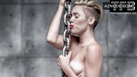 Miley Cyrus Sexy Poses Nude Flaunting Her Hot Naked Figure In The
