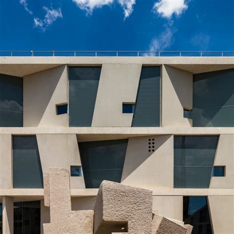 Glass Tubes Play With Light In Steven Holl S Houston Arts Museum