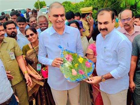 Telangana 200 Bc Bandhu Beneficiaries Receive Rs 1l In Siddipet