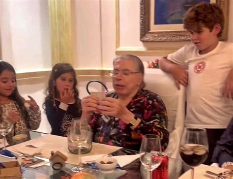 Patrícia Abravanel compartilha momento raro de Silvio Santos em celebração de Ação de Graças veja