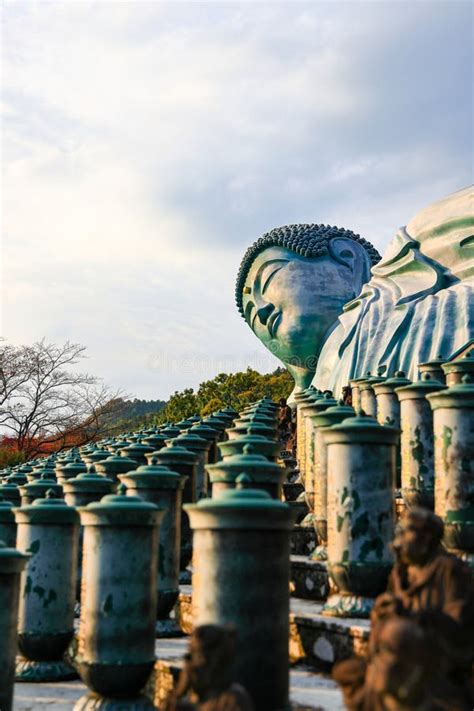 La Estatua Más Grande Del Mundo Sobre El Presupuesto De Bronce