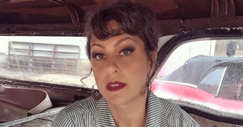 ‘american Pickers Star Danielle Colby Bares All By Fireplace Parade