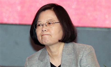 岛内亲绿媒体民调：疫苗买太慢惹民怨 蔡英文信任度创2020年后新低民进党蔡英文新浪新闻