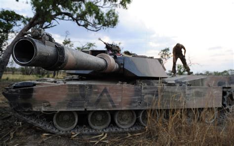 배경 화면 무기 닫다 병사 탱크 희미한 육군 M1 Abrams 대포 전투 차량 자기 추진포 1920x1200