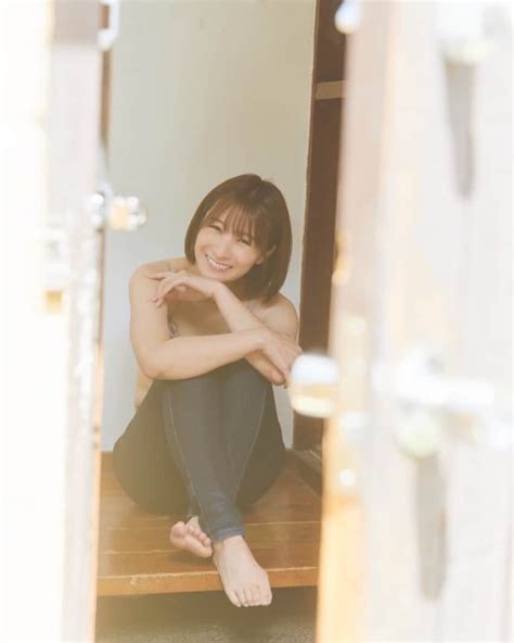 紺野栞さんのインスタグラム写真 紺野栞instagram 「☺️🎂🥂 今日で29歳になりました☺️🥂 たくさんのお祝い本当に