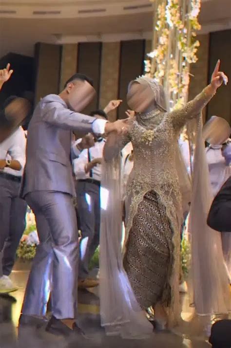 Pengantin Berhijab Enjoy Menari Cucuk Langit Siap Jemput Dj Bagi Raikan Majlis Kisah Dunia