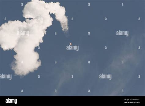 Cape Canaveral Fla Winds Aloft Affect The Contrail Of The United