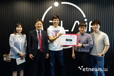 경기중기청 ‘초격차 스타트업 1000 선정기업 현판 수여 전자신문