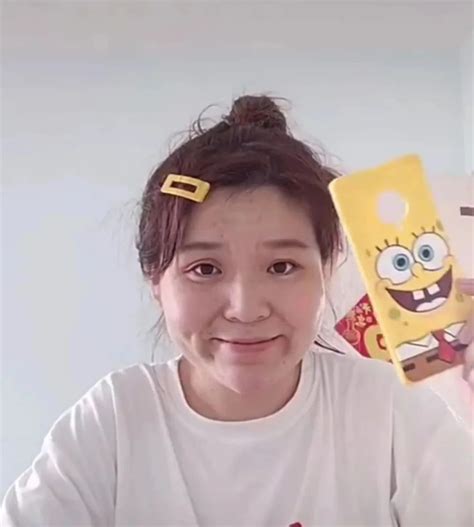 来了就是集美 品一品网红“迷人的郭老师” 东小娱日爆社 2021 3 22 送你黄子韬台历