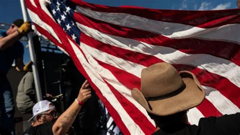 Трамп може позбавити правового статусу українських біженців у США Bbc News Україна