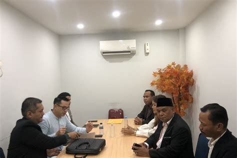 Foto Mediasi Gagal Ari Wibowo Dan Inge Anugrah Sepakat Bercerai