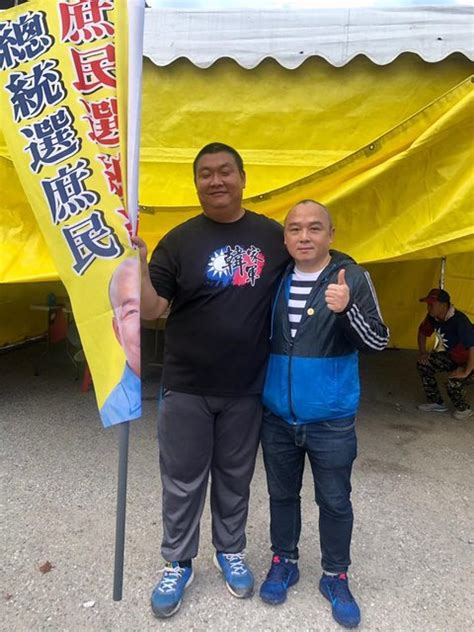 香港中評網：6／1造勢“背影哥”？潘恆旭po合照
