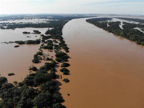 Cheia do rio Jacuí no Balneário Monte Alegre em Vale Verde é