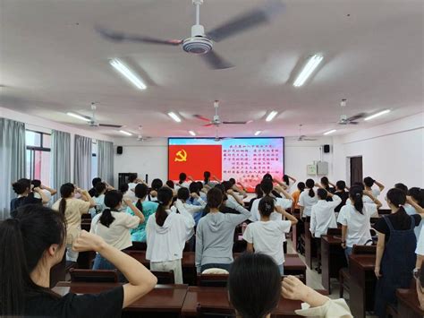 外国语学院组织新发展预备党员入党宣誓 南宁师范大学外国语学院