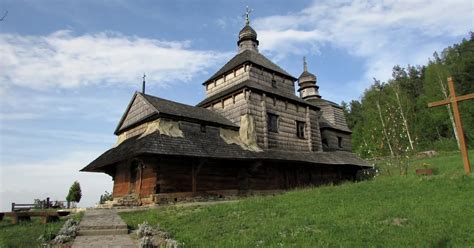 Одна з найстаріших тризубих церков в Україні зведена на Львівщині чим вона унікальна Читайте